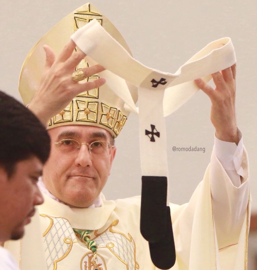 Pallium dalam Gereja Katolik - Keuskupan Agung Kupang